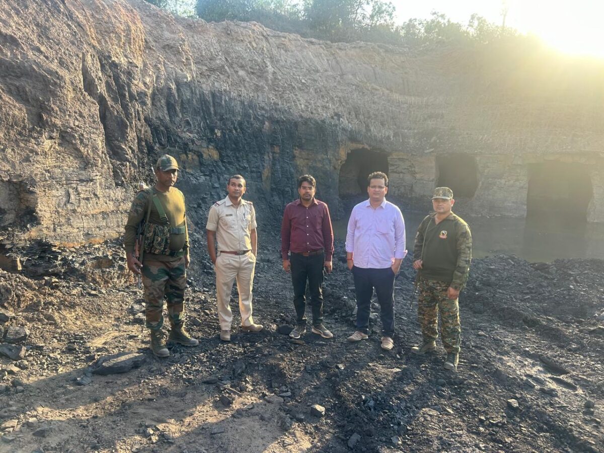 Jharkhand illegal Mining: रामगढ़ जिले में अवैध माइंस का संचालन, गोला ...